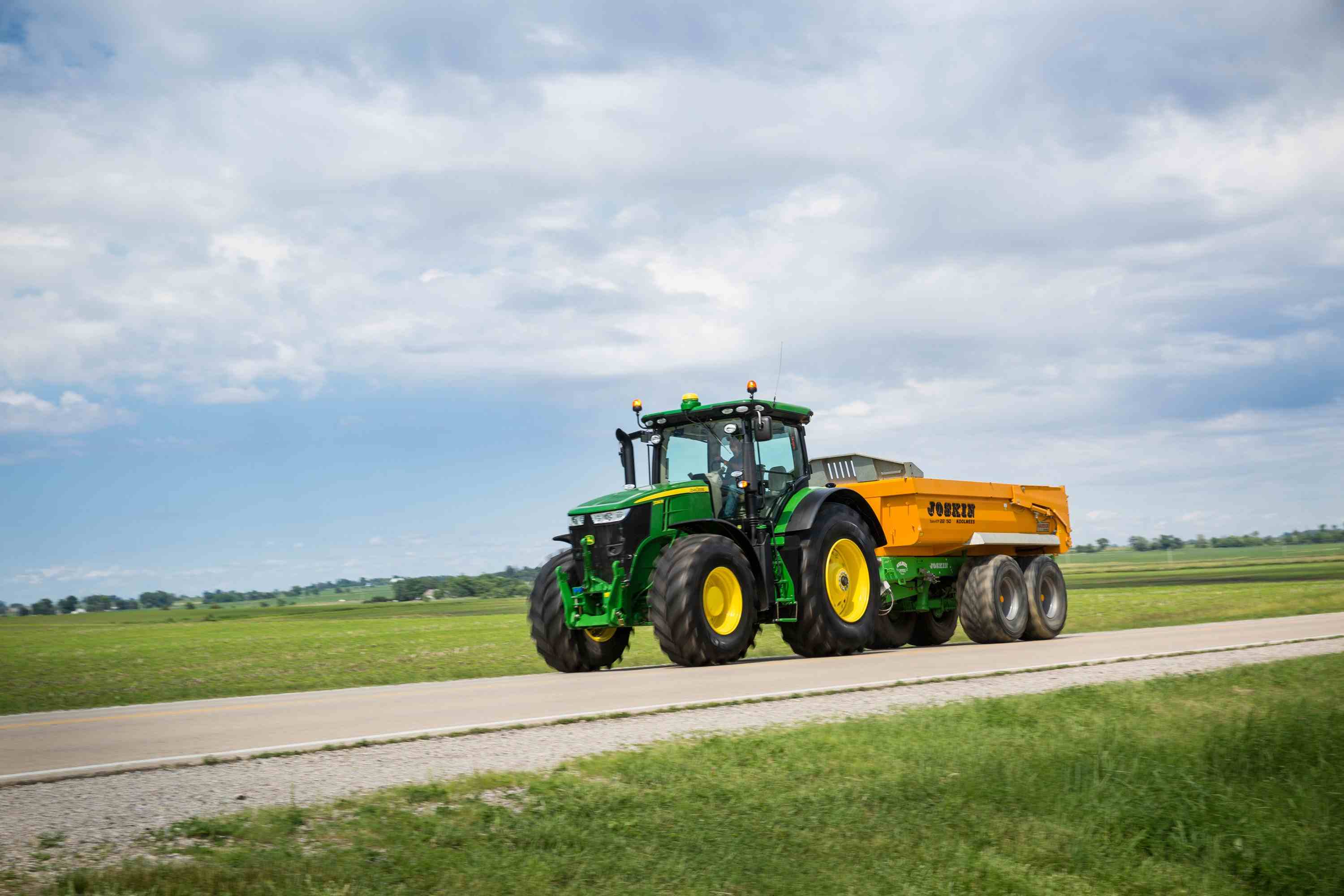 John Deere introduces new 7R and 8R series tractors - Agriland.ie
