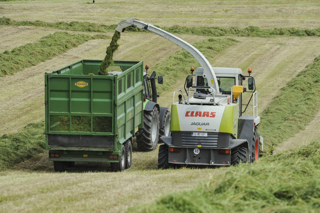 Difficult conditions affect grass growth and silage making - Agriland.ie