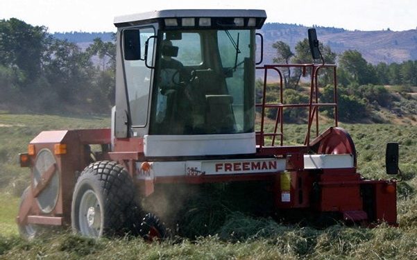 Have you ever seen a self-propelled 'small' square baler? - Agriland.ie