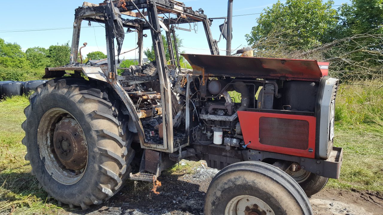 Pics: Tractor engulfed in flames while drawing in bales - Agriland.ie