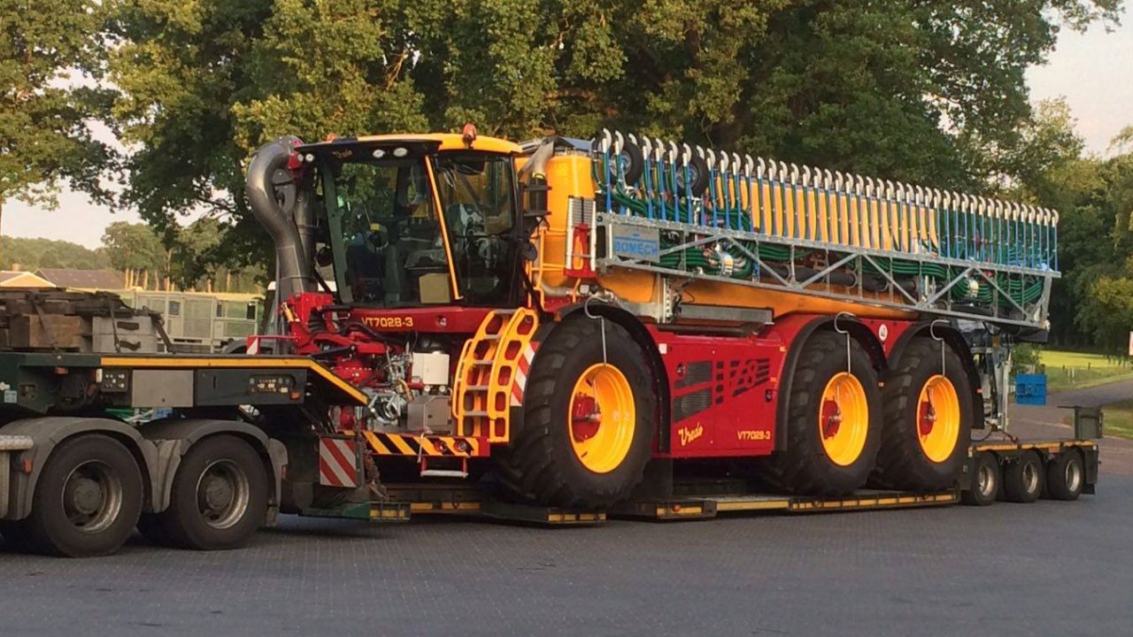 Vredo Trac spreader fleet en route to UK customers - Agriland.ie