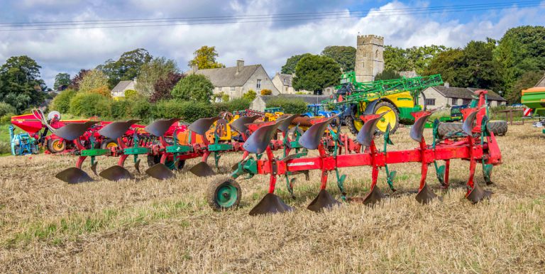 Tractor and machinery auction: Pics and prices from big dispersal sale ...