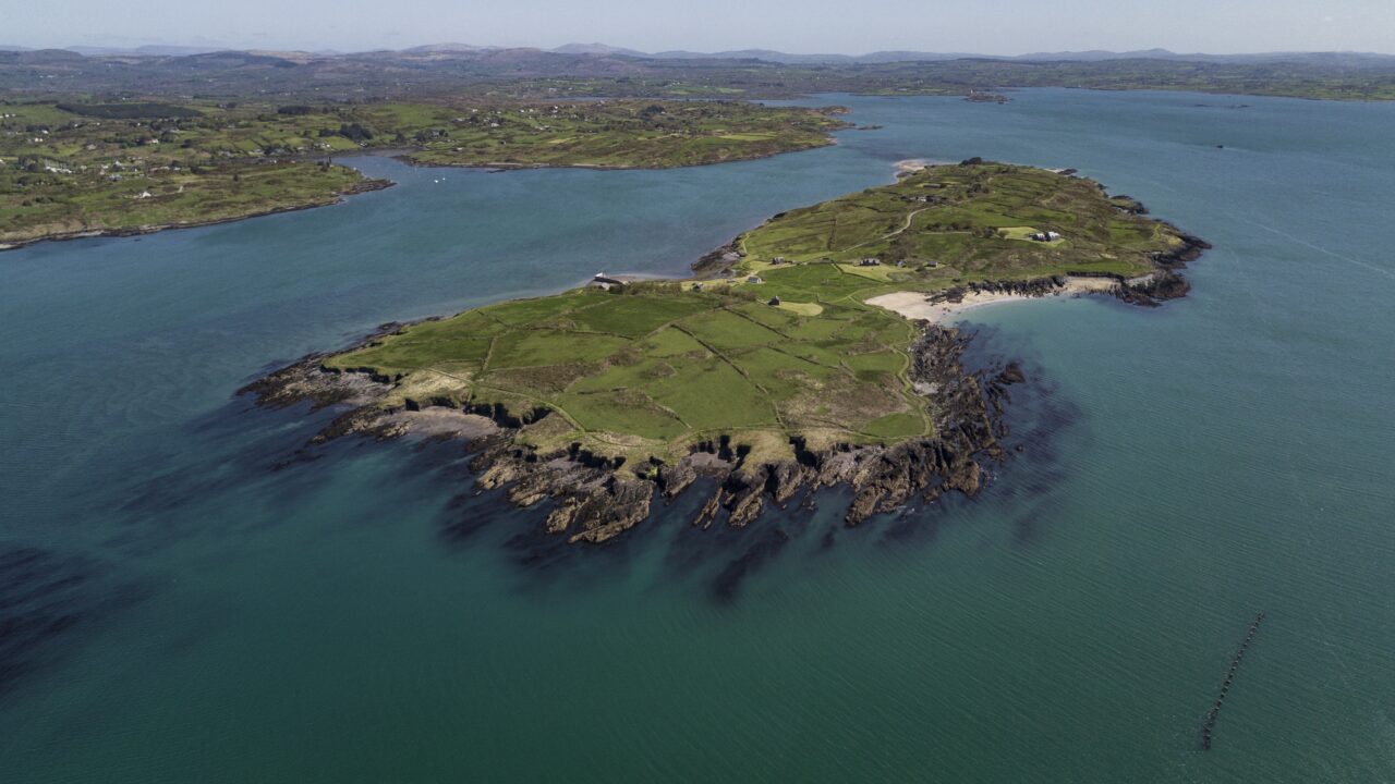 Video: 157ac property in Co. Cork offers farm facilities...on a private ...