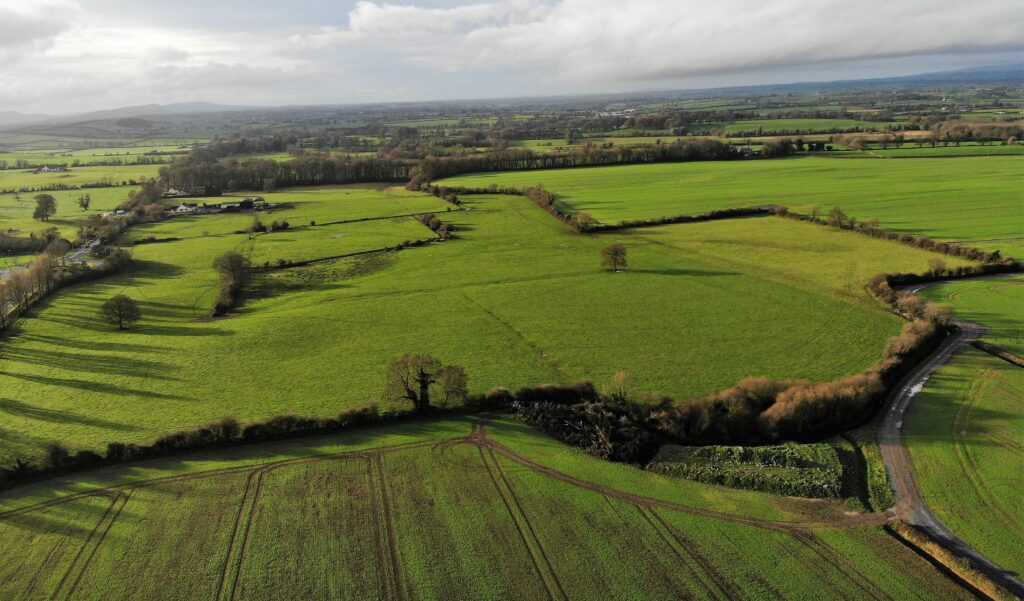 Picturesque residential farm on 49ac laid out in permanent pasture ...