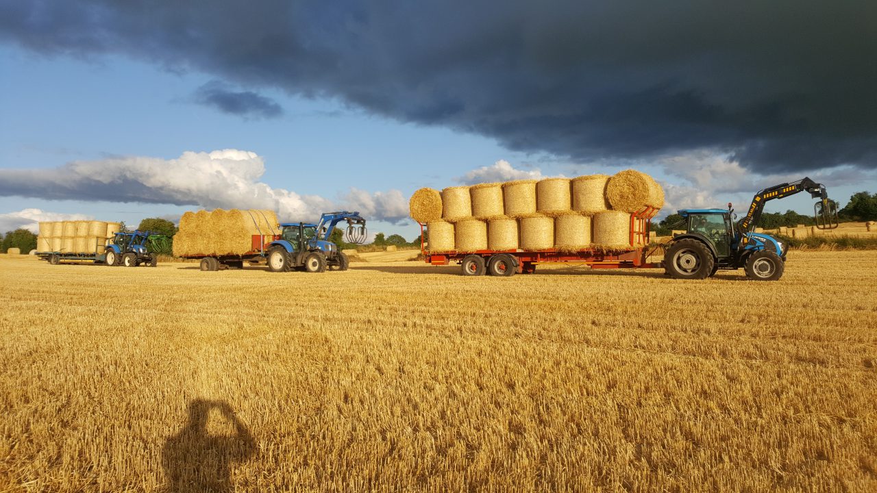 Baling straw: What does it cost? - Agriland.ie