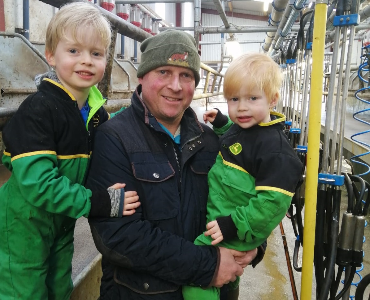 Cell counts hold steady as non-antibiotic feed additive stabilises cow ...