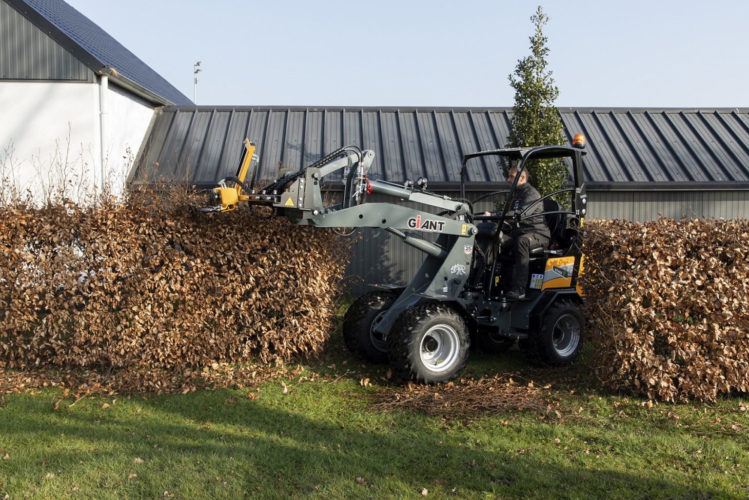 Pics: Tobroco-Giant unveils latest compact wheel loaders - Agriland.ie