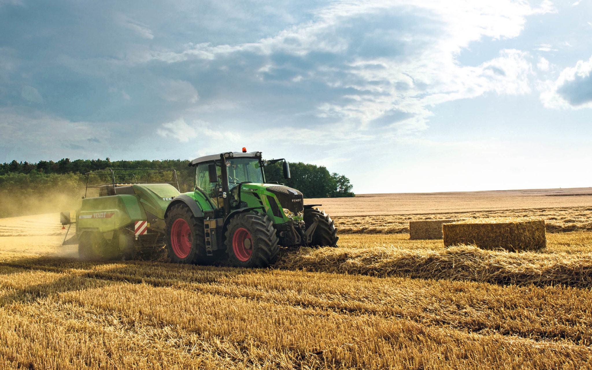 New Fendt combine harvester and electronic-tagging baler