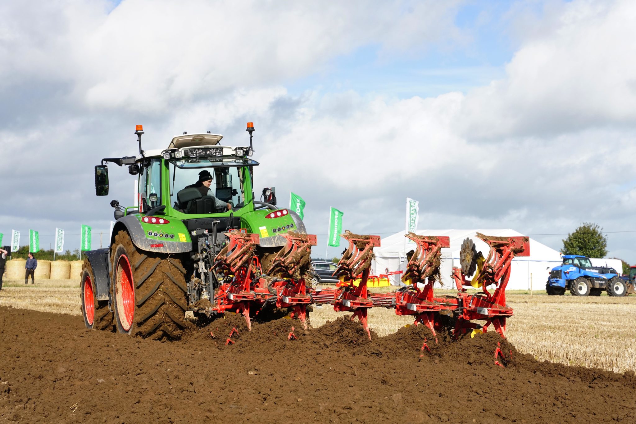 Latest Pottinger and Fendt shown at tillage demo day - Agriland.ie
