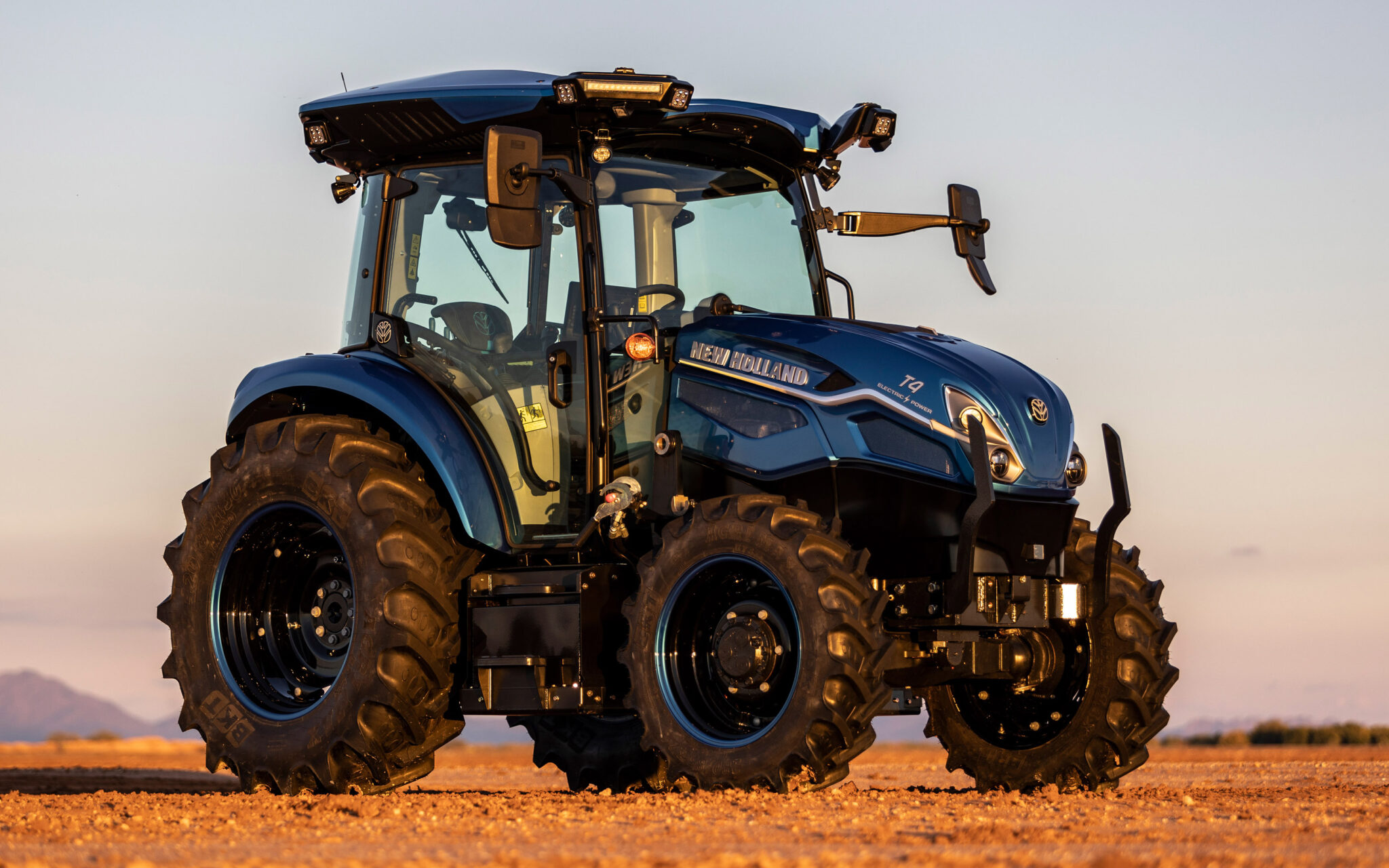 New Holland introduces first LNG tractor - Agriland.ie