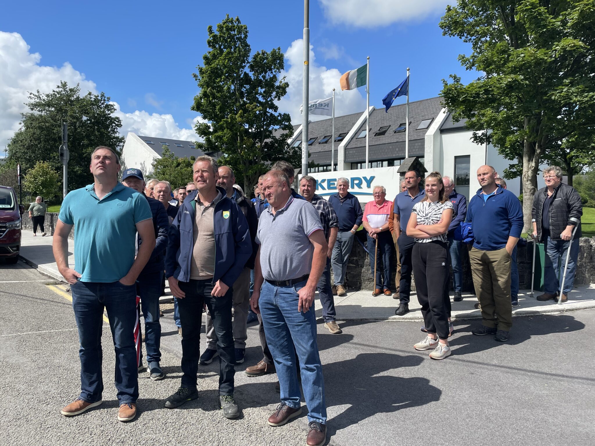 Watch: Milk suppliers protest at Kerry Group headquarters - Agriland.ie