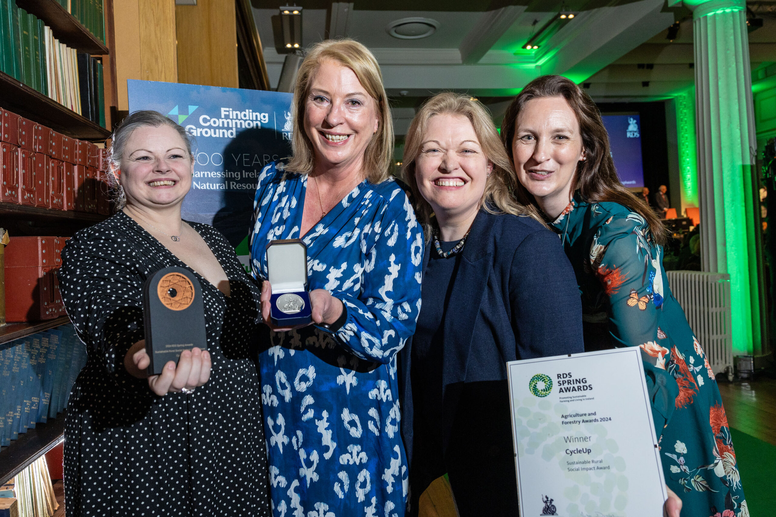 Watch: Cork dairy farm wins RDS sustainability award - Agriland.ie