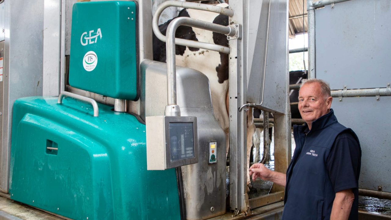 Watch: Improving herd management with robotic milking - Agriland.ie
